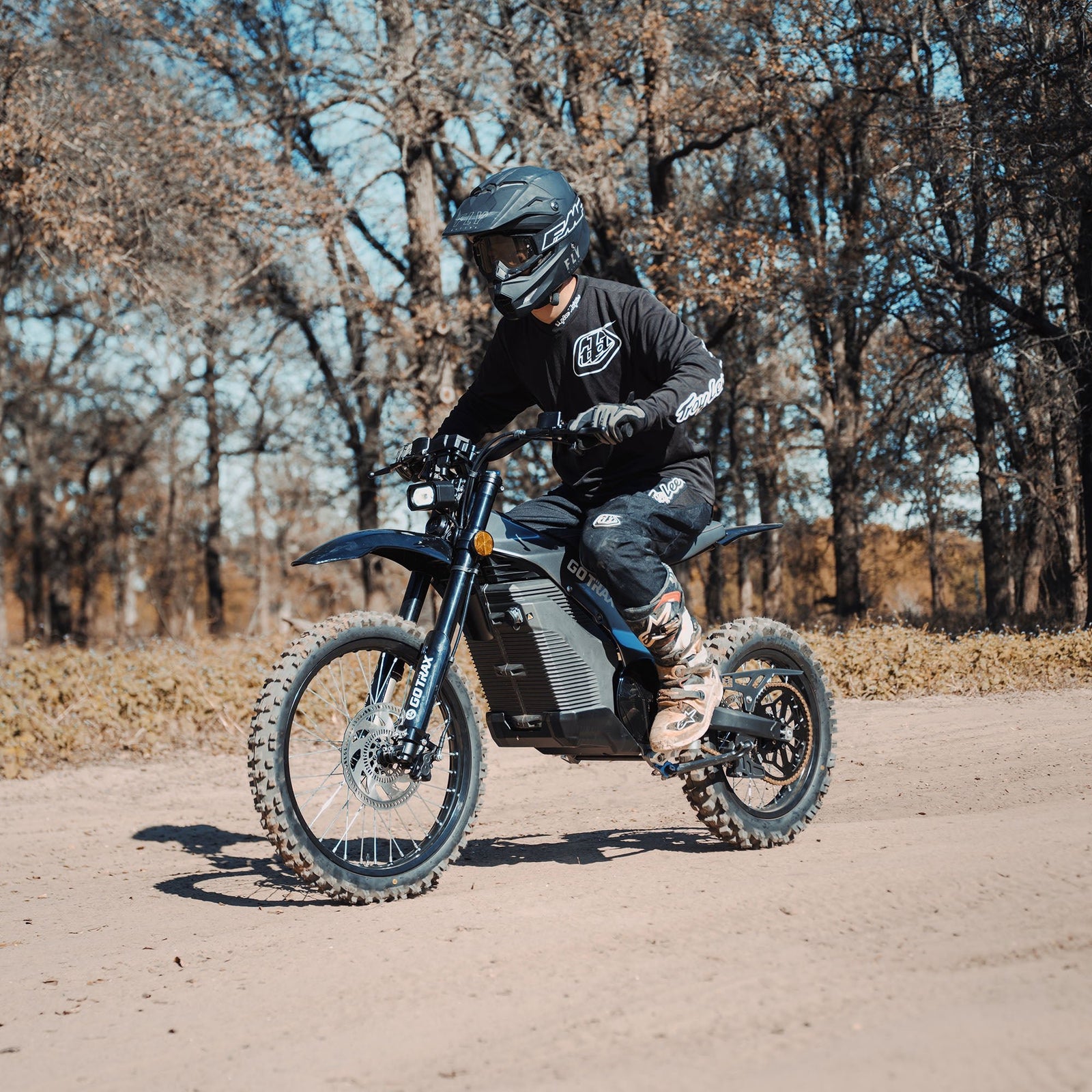 Everest Electric Dirt Bike - GOTRAX.com