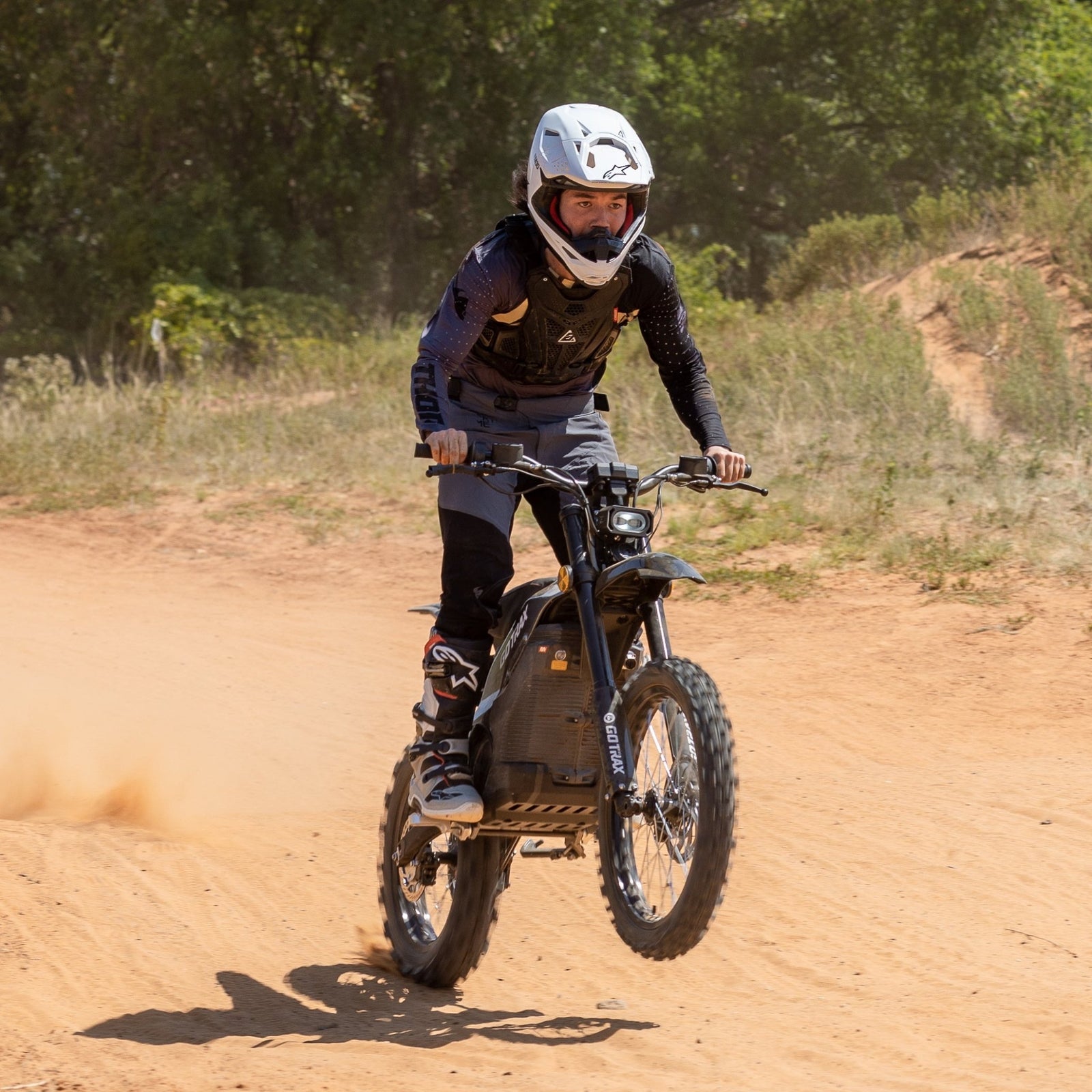 Everest Electric Dirt Bike - GOTRAX.com